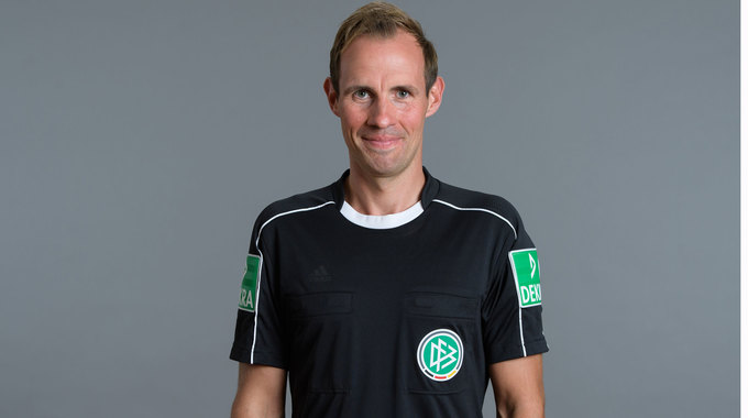 Routinier Sascha Stegemann pfeift Kickers-Spiel in Chemnitz ...